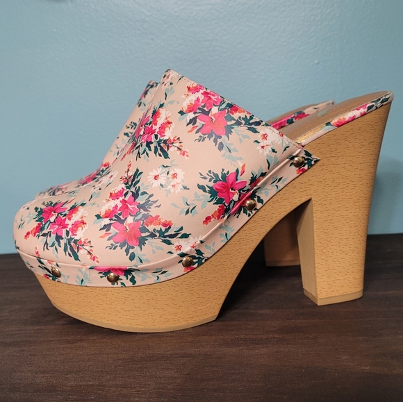 Report | Shoes | Spring Floral Chunky Heel Platform Clogs | Poshmark